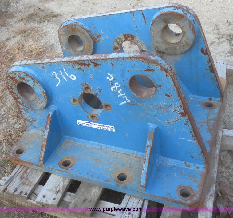 Excavator adapter plate in Parsons, KS | Item AY9735 sold | Purple Wave