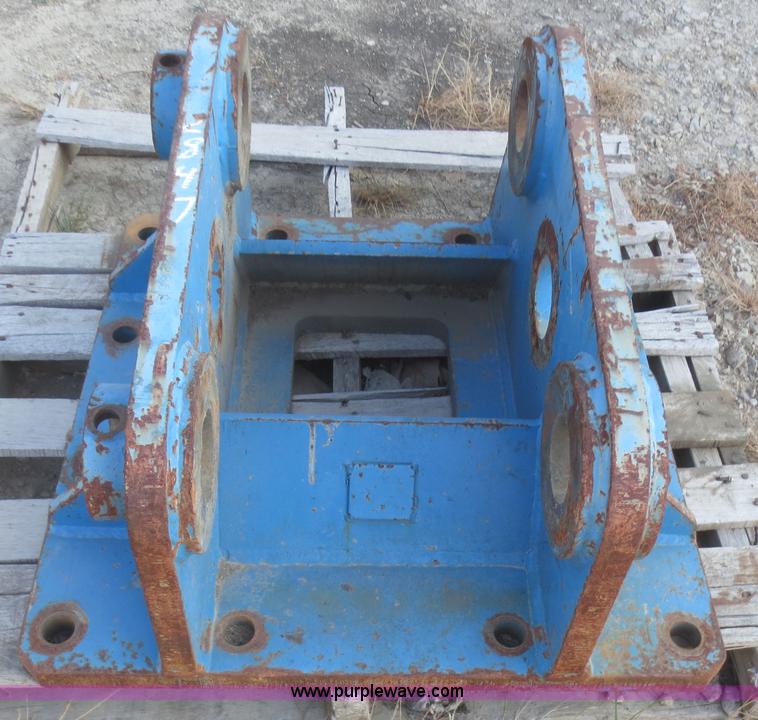 Excavator adapter plate in Parsons, KS | Item AY9735 sold | Purple Wave