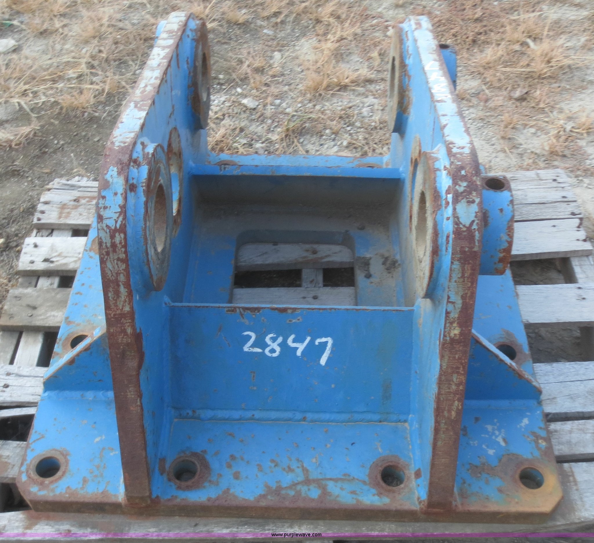 Excavator adapter plate in Parsons, KS | Item AY9735 sold | Purple Wave