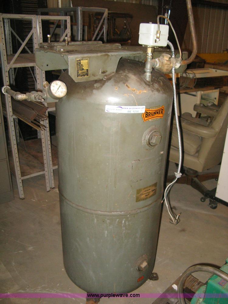 Brunner air compressor in Hutchinson, KS | Item BE9200 sold | Purple Wave