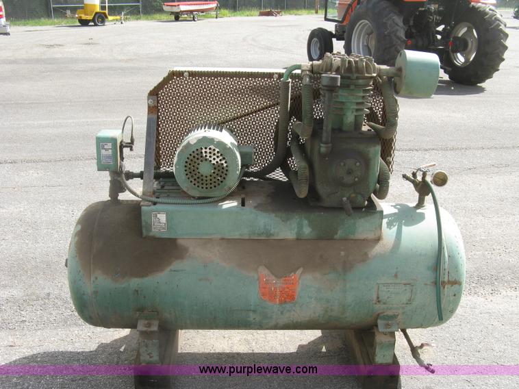 Brunner air compressor in Hutchinson, KS | Item BE9233 sold | Purple Wave