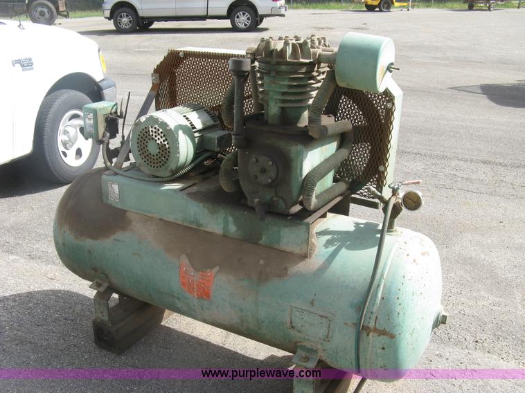 Brunner air compressor in Hutchinson, KS | Item BE9233 sold | Purple Wave