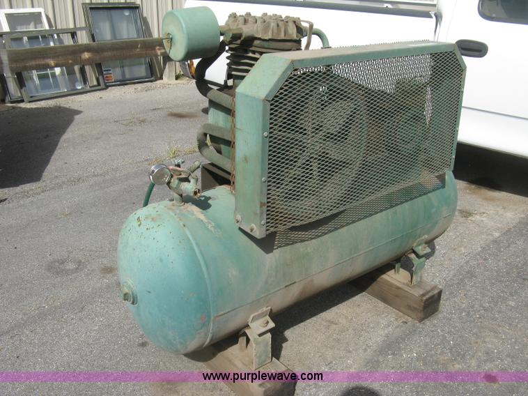 Brunner air compressor in Hutchinson, KS | Item BE9233 sold | Purple Wave