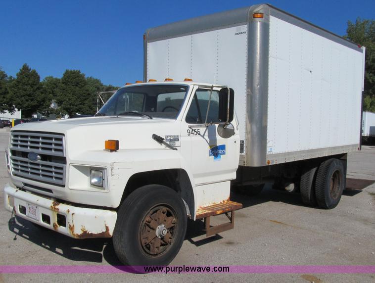 1994 Ford F700 box truck in Des Moines, IA | Item J3429 sold | Purple Wave