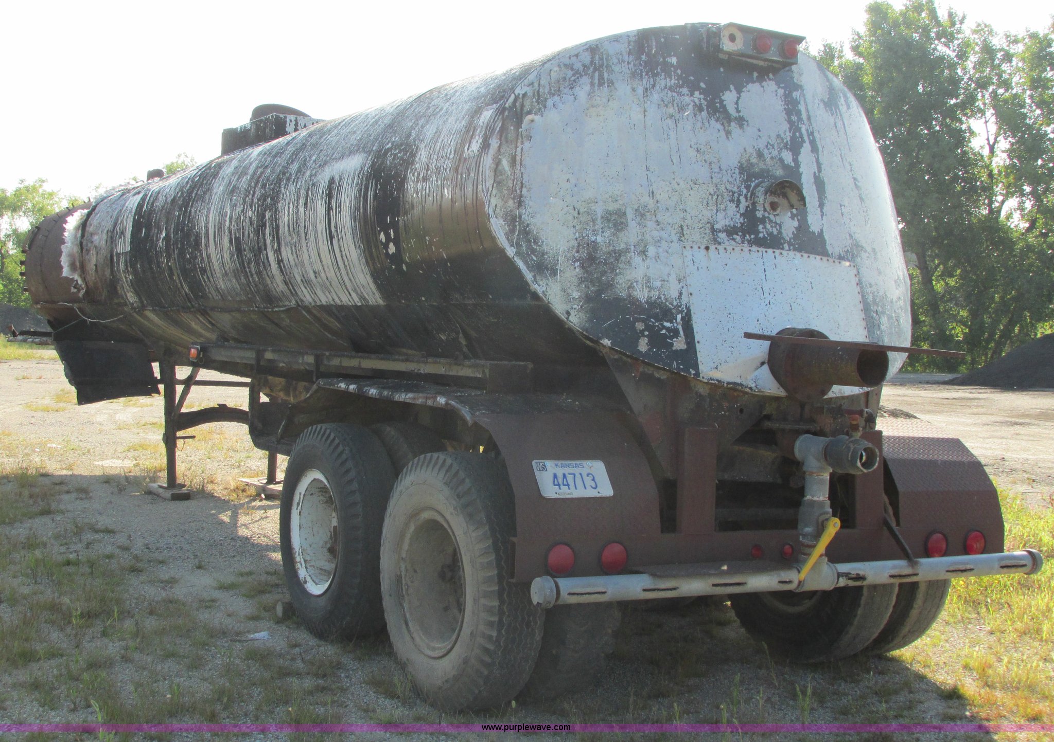 1979 Fruehauf insulated tank trailer in Washington, KS | Item I8729 ...