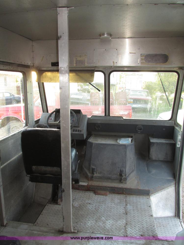 1991 Chevrolet P30 step van in Valley, NE | Item G9926 sold | Purple Wave