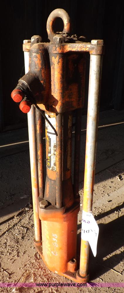 Stanley PD45-131 hydraulic post driver in Garden City, KS | Item H9099 ...