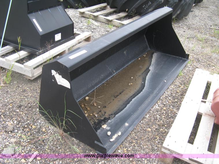 Utility tractor bucket in Hesston, KS | Item BE9175 sold | Purple Wave