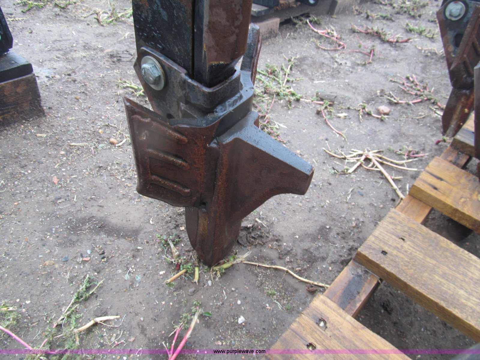 (7) Great Plains heavy duty ripper shank assemblies in Kinsley, KS ...