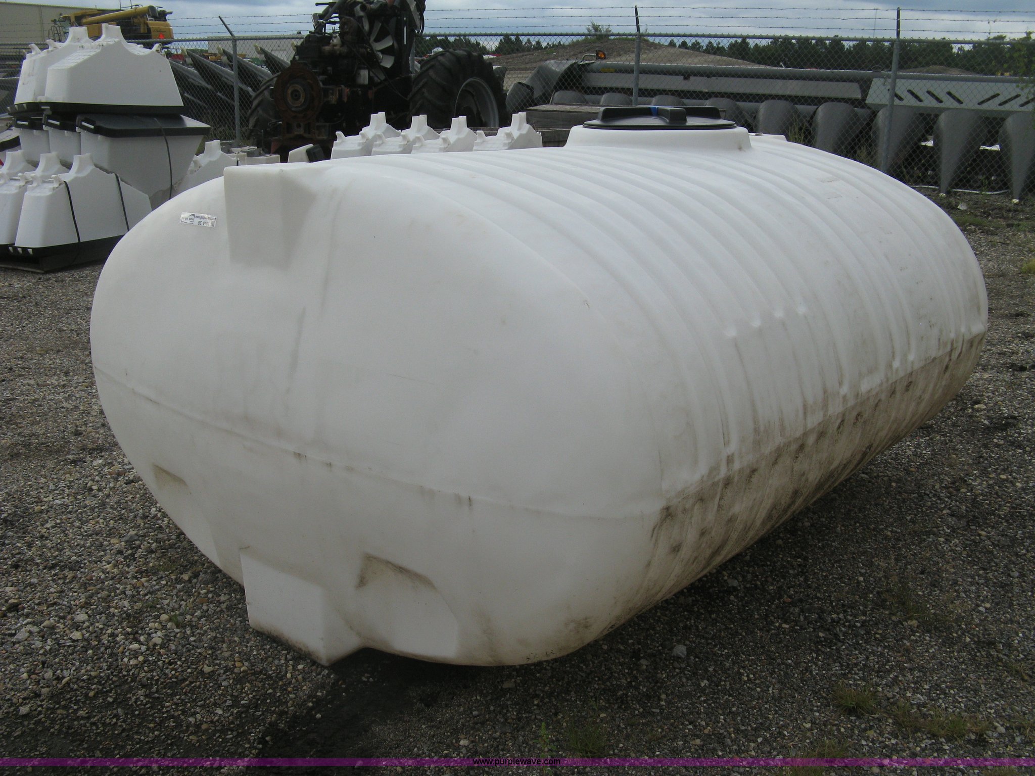 700 gallon poly tank in Hesston, KS | Item BE9101 sold | Purple Wave