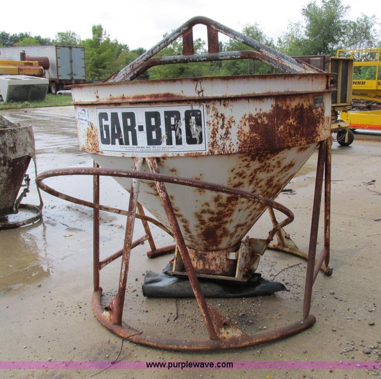 Garbo concrete bucket in Columbia, MO | Item I8916 sold | Purple Wave