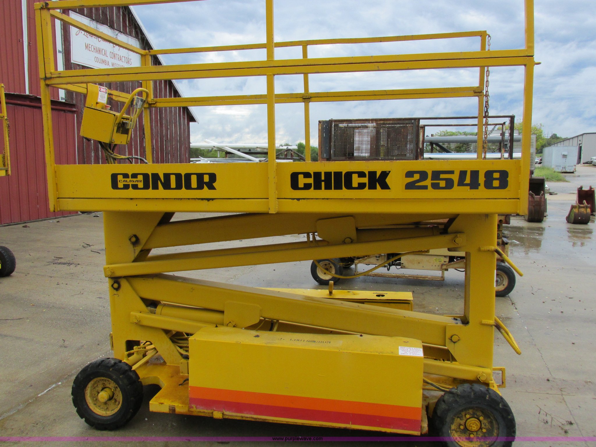 Condor 2548 scissor lift in Columbia, MO | Item I8945 sold | Purple Wave
