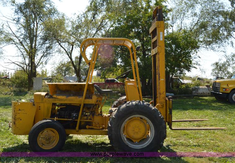 Massey Ferguson 204 rough terrain forklift in Cole Camp, MO | Item ...