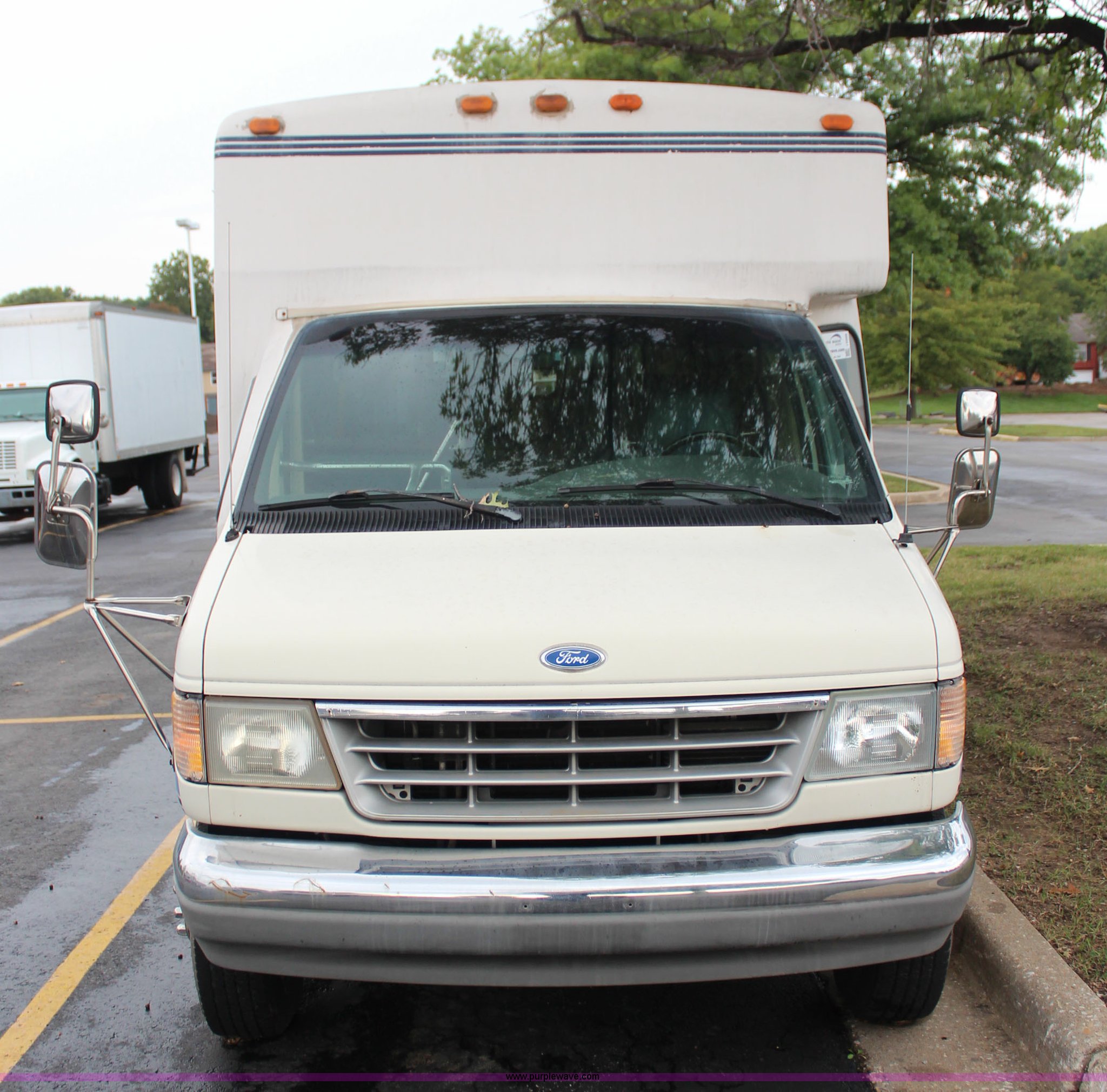 1996 Ford Econoline E450 bus in Olathe, KS | Item I5999 sold | Purple Wave