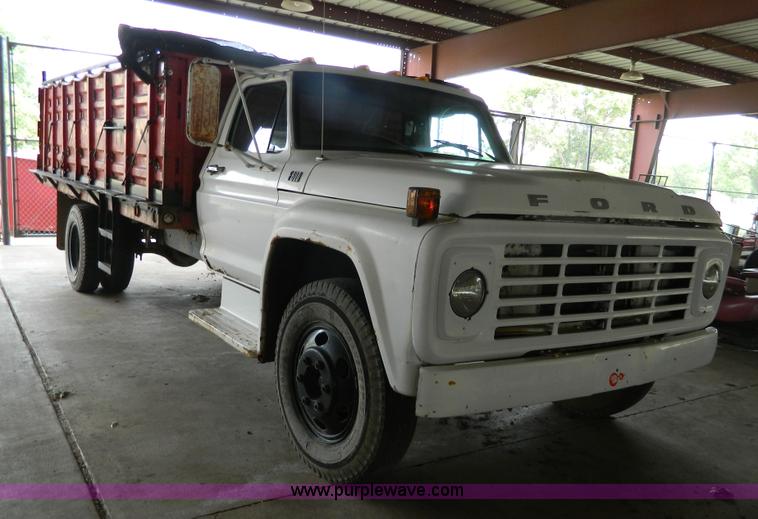 1978 Ford F600 dump truck in Salina, KS | Item H2409 sold | Purple Wave