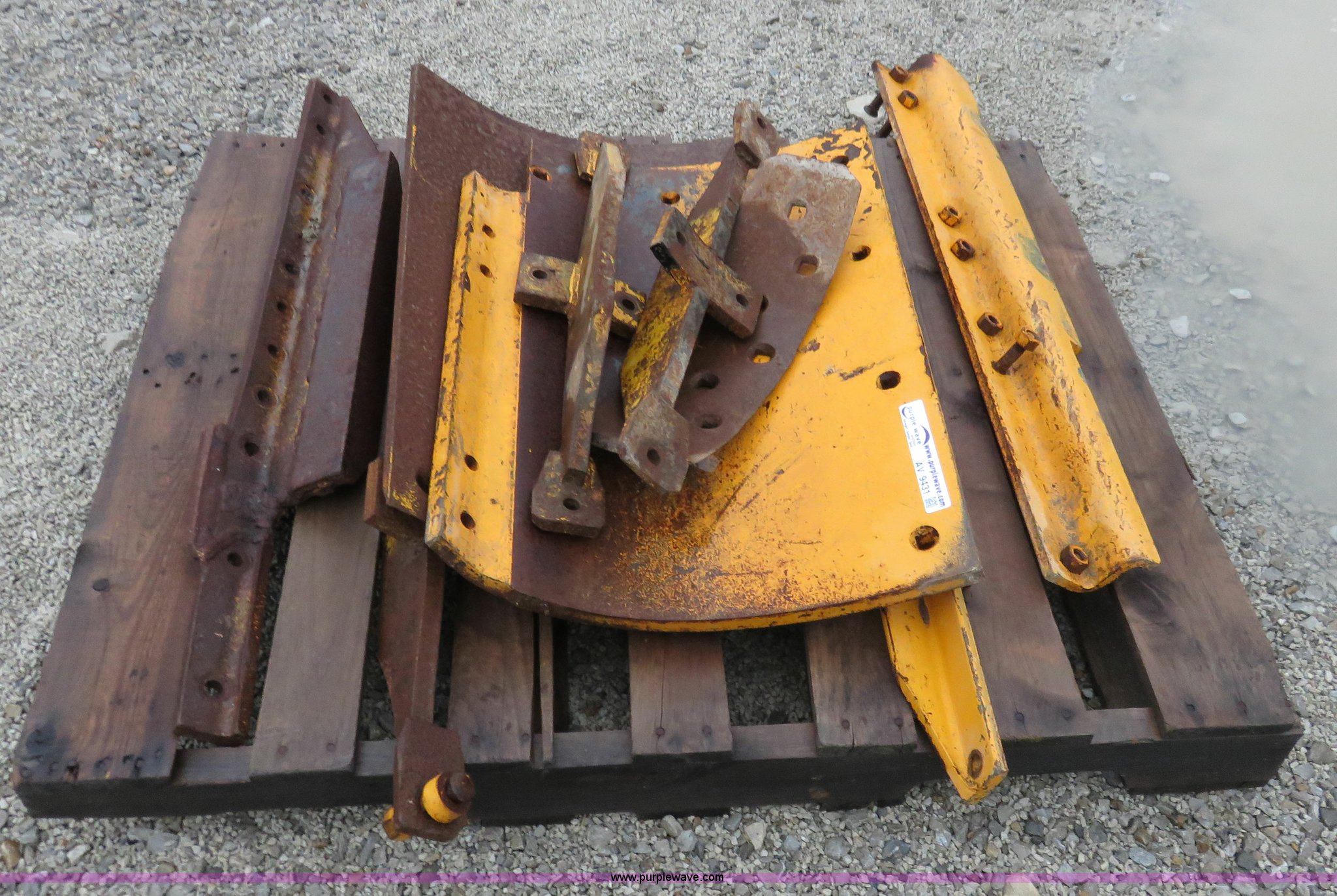 Motor grader blade extension in Lawrence, KS | Item AV9431 sold ...