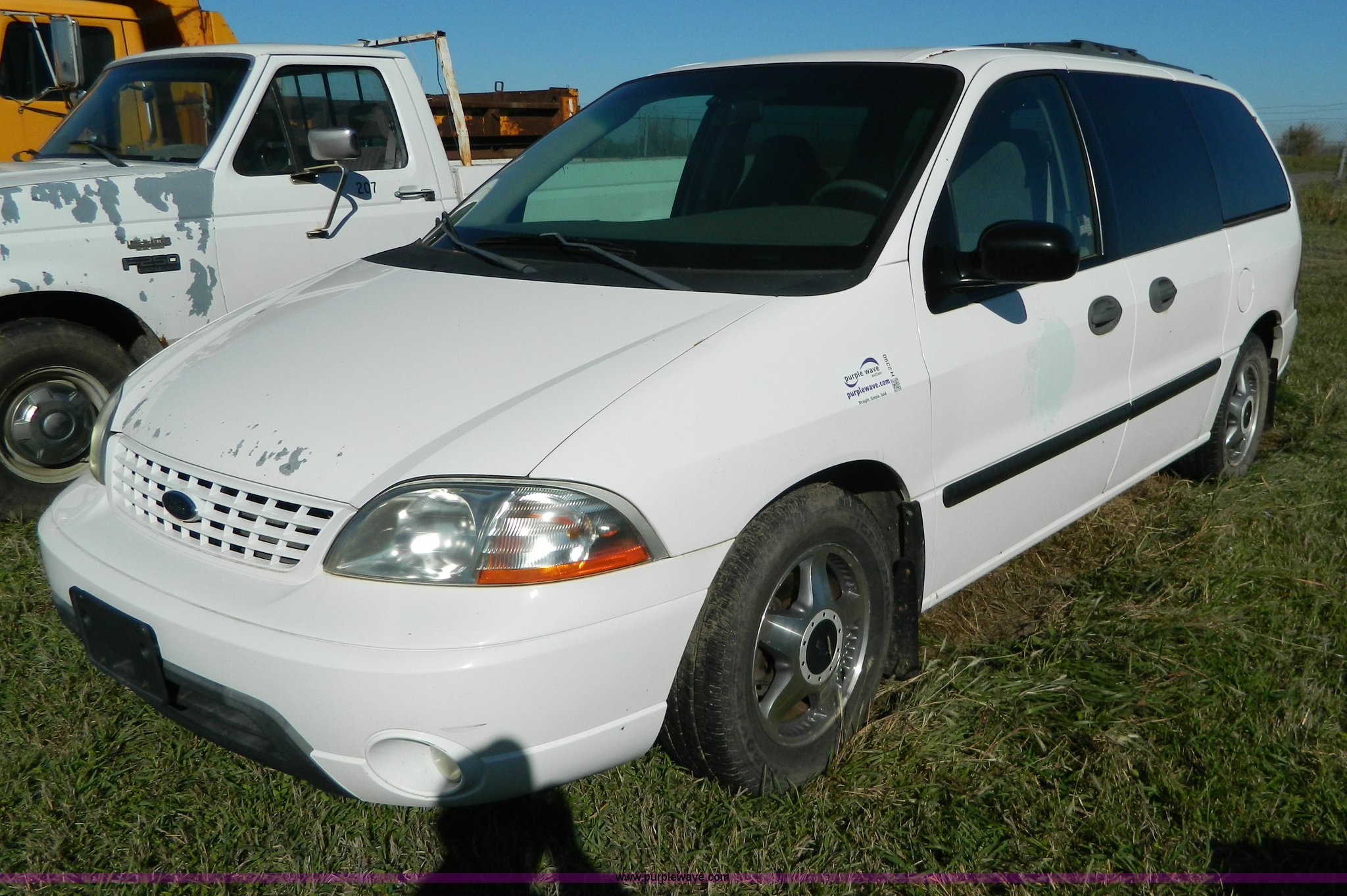 2002 Ford Windstar LX van in Salina, KS | Item H2390 sold | Purple Wave