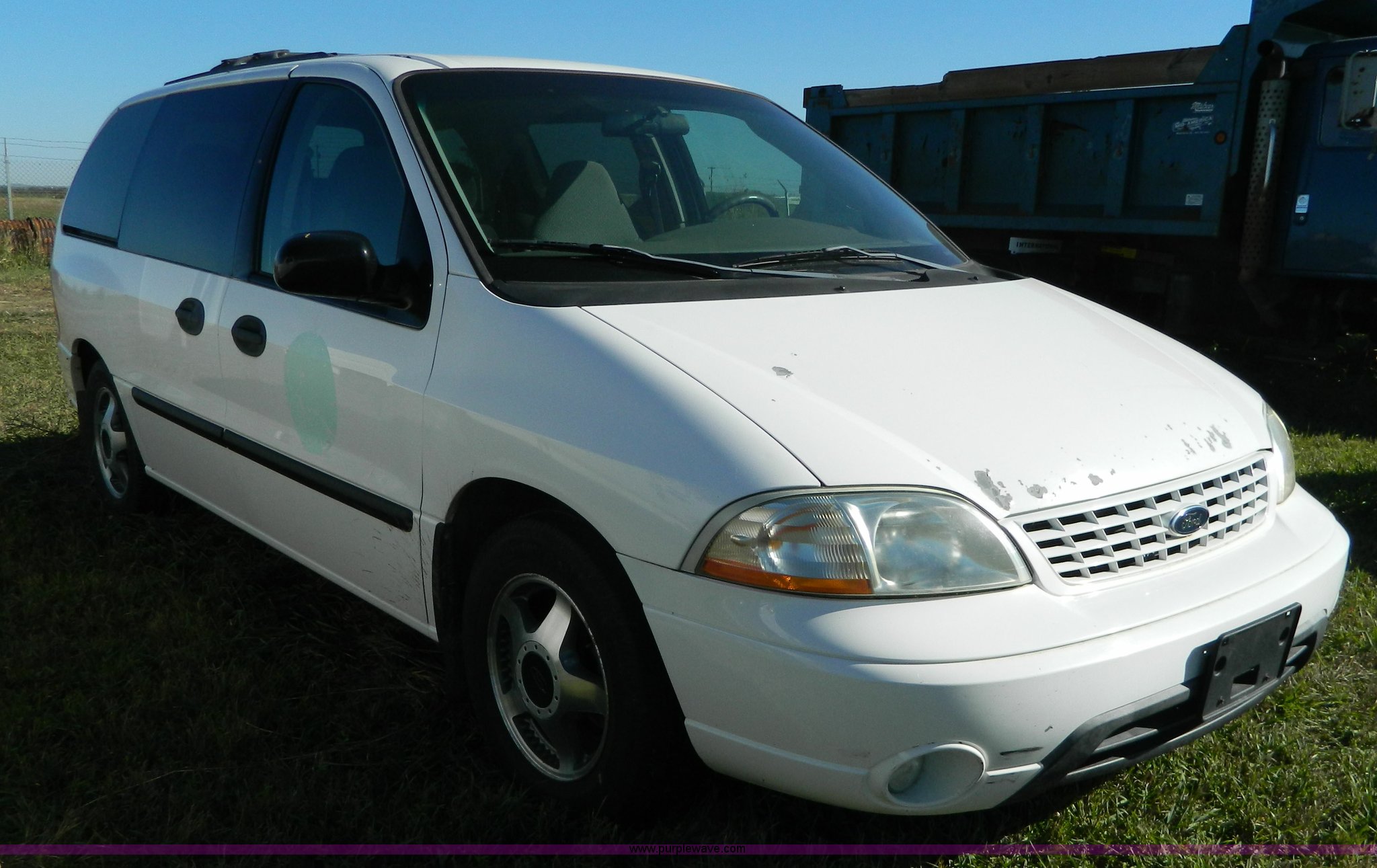 2002 Ford Windstar LX van in Salina, KS | Item H2390 sold | Purple Wave