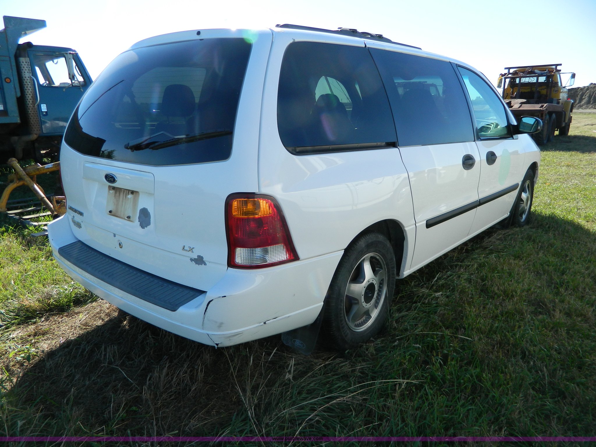 2002 Ford Windstar LX van in Salina, KS | Item H2390 sold | Purple Wave