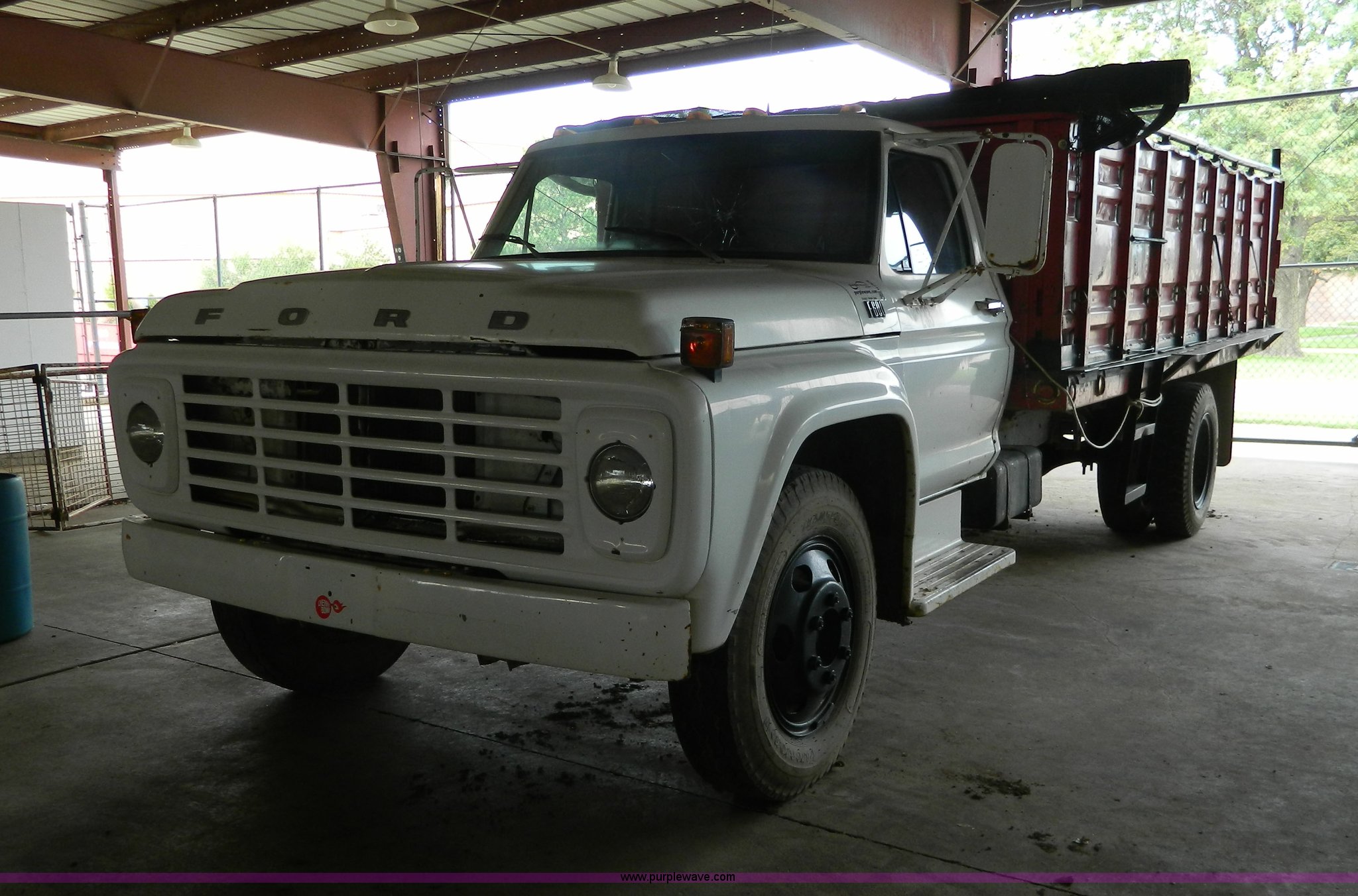 1978 Ford F600 dump truck in Salina, KS | Item H2409 sold | Purple Wave