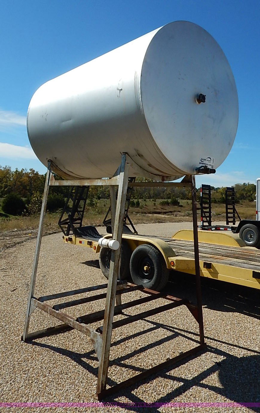 Gravity fed fuel tank in Oskaloosa, KS | Item I5377 sold | Purple Wave