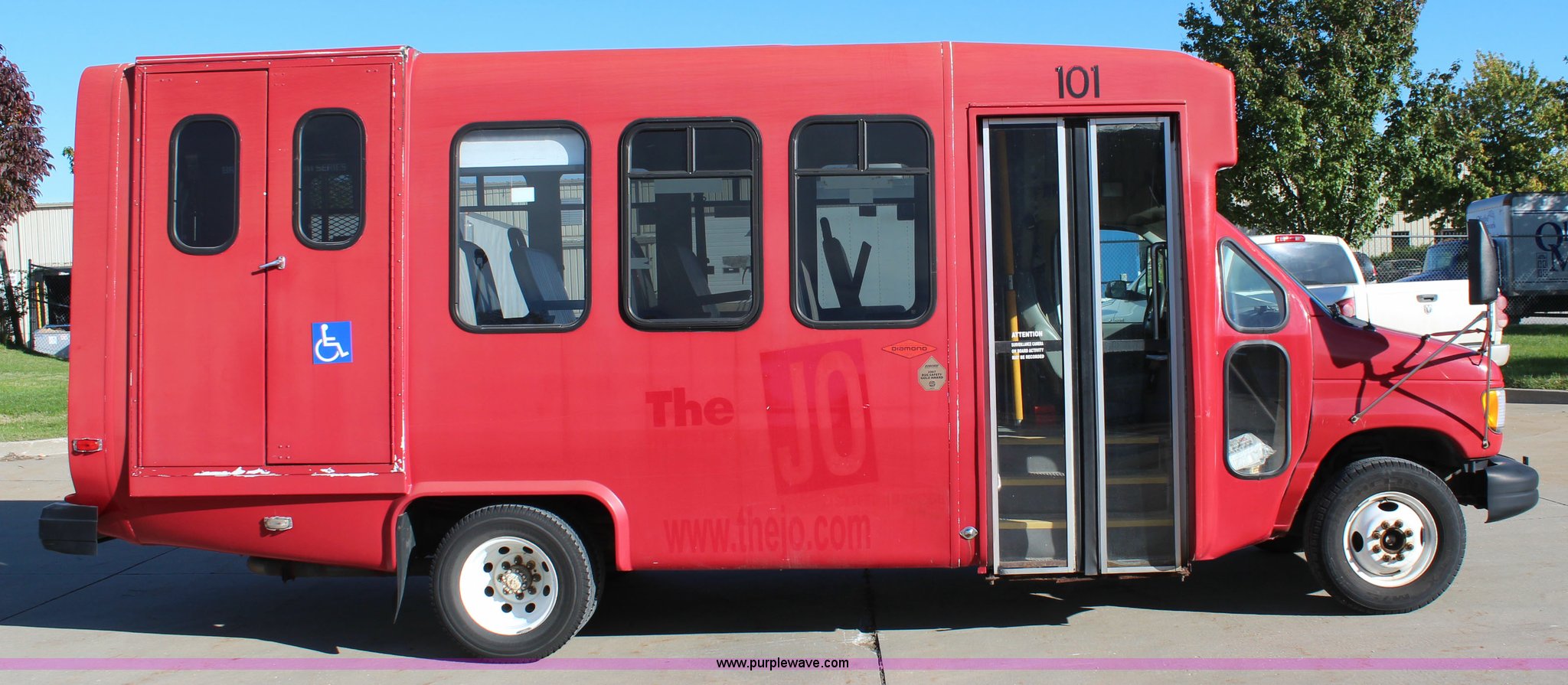 2003 Ford 801 bus in Olathe, KS | Item I5890 sold | Purple Wave