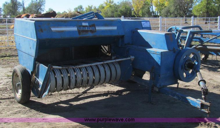 Ford I4-295 square baler in Kinsley, KS | Item H9446 sold | Purple Wave