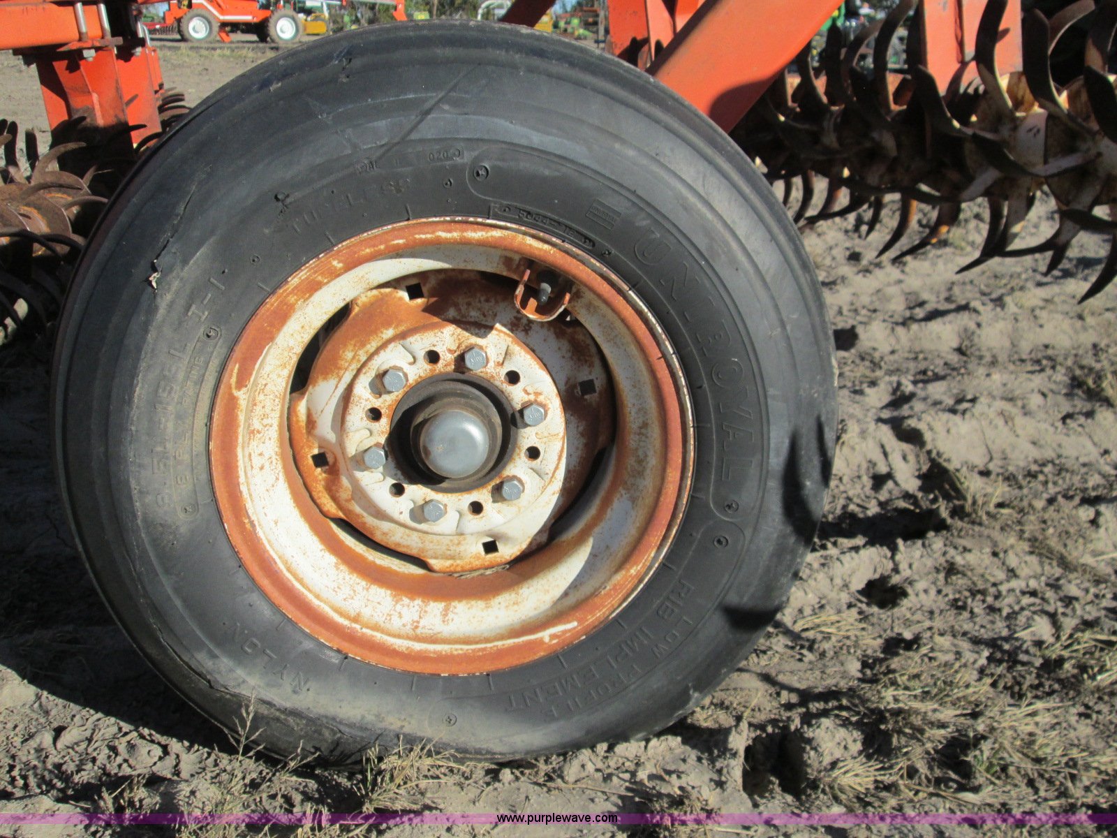 Sunflower 7110-15 mulch treader in Kinsley, KS | Item H9420 sold ...