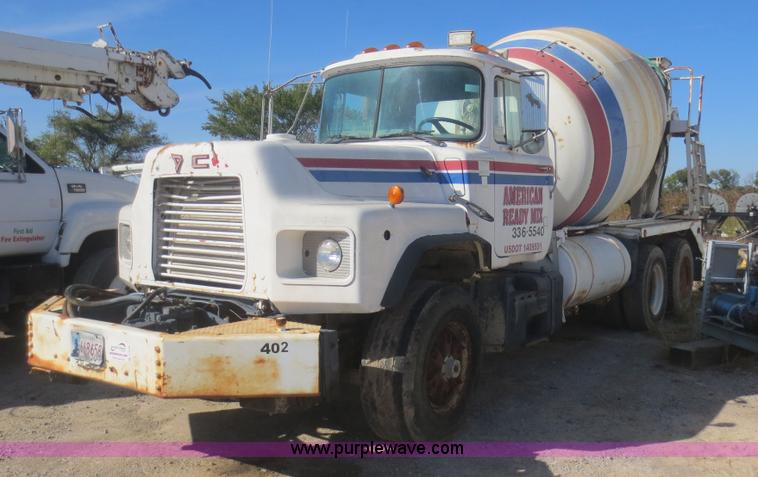 1995 Mack DM690S mixer truck in Dewey, OK | Item D2187 sold | Purple Wave