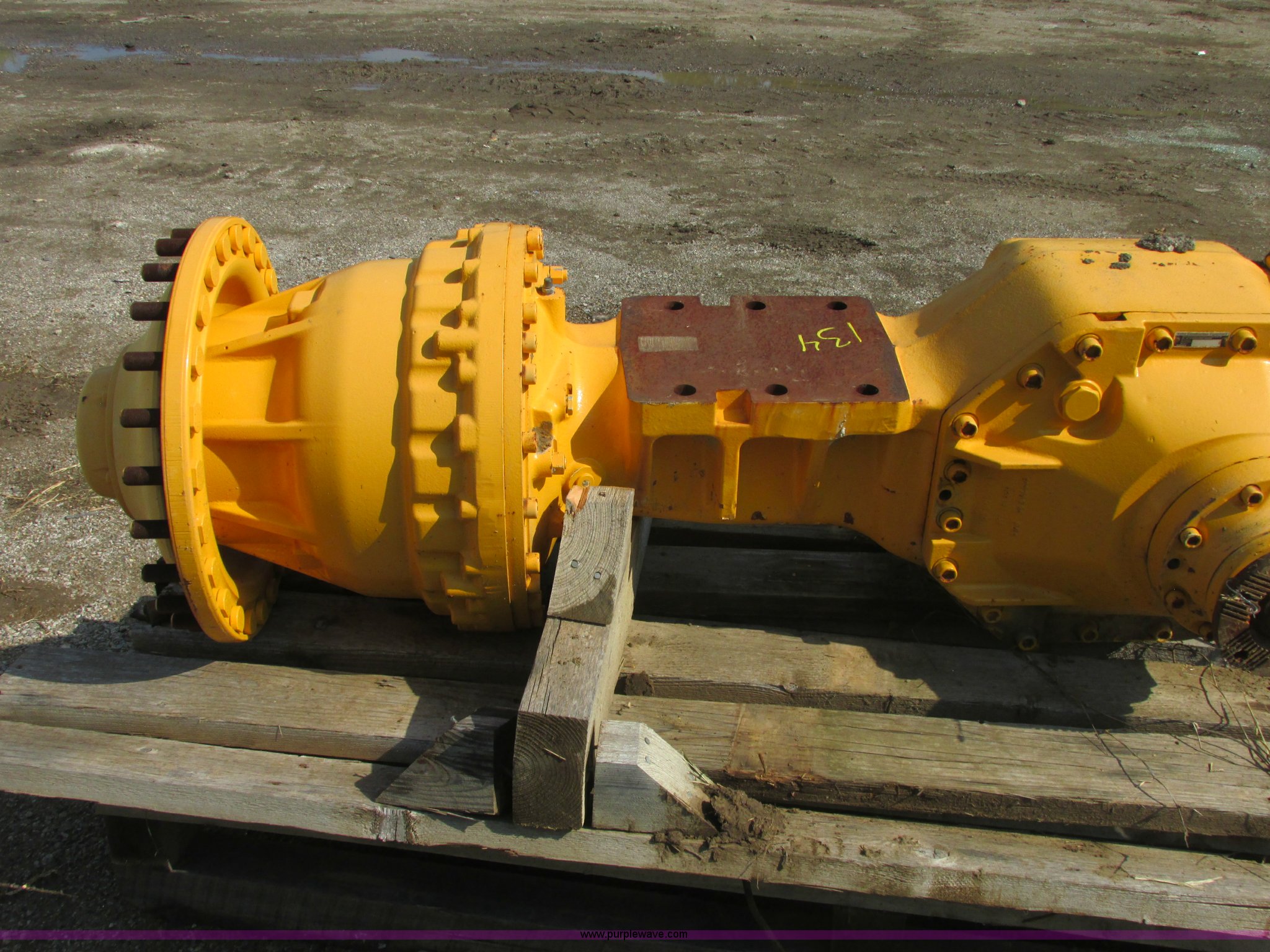 Volvo rear end in Tulsa, OK | Item J2389 sold | Purple Wave