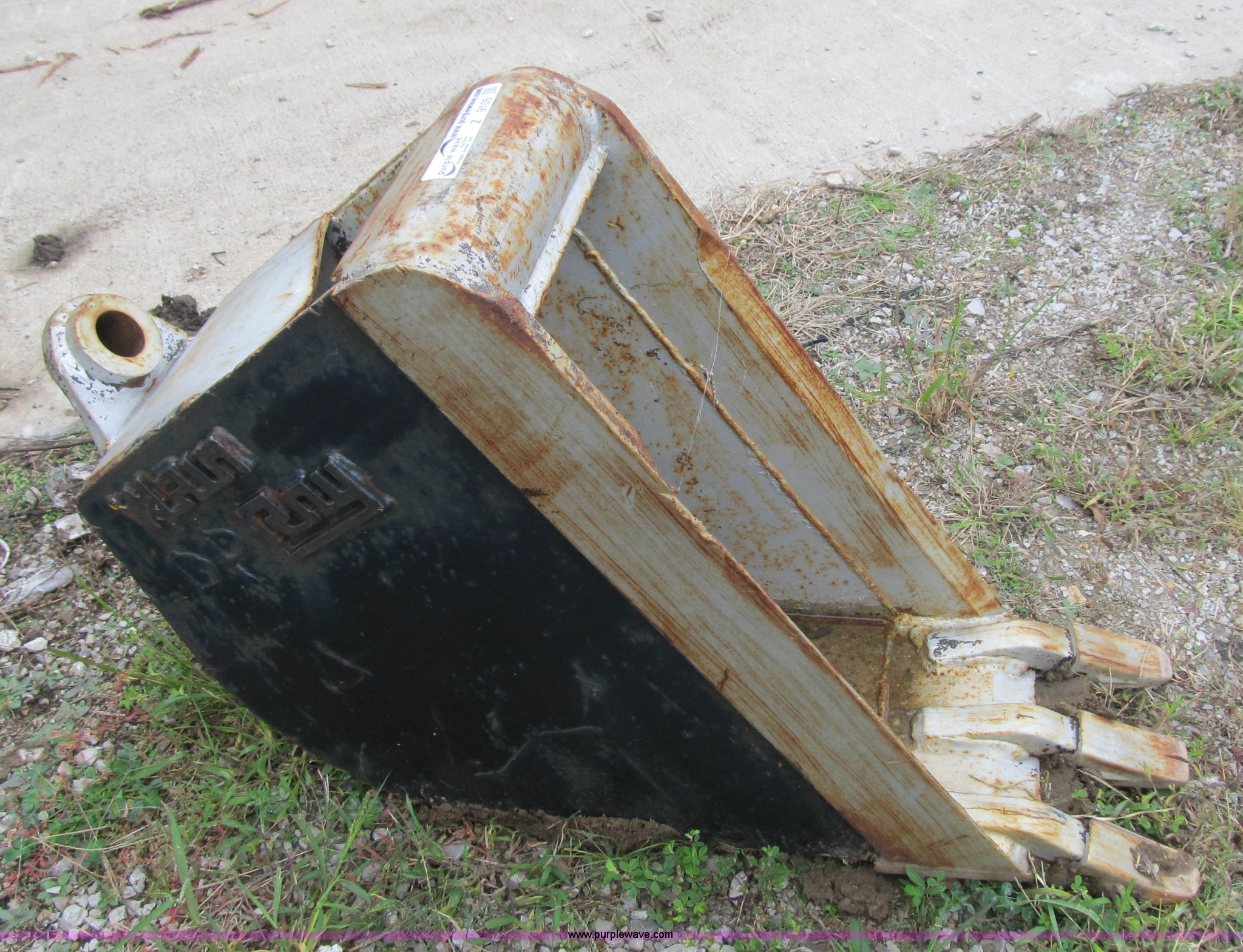 Wain Roy 12"W bucket in Oak Grove, MO | Item Z9105 sold | Purple Wave