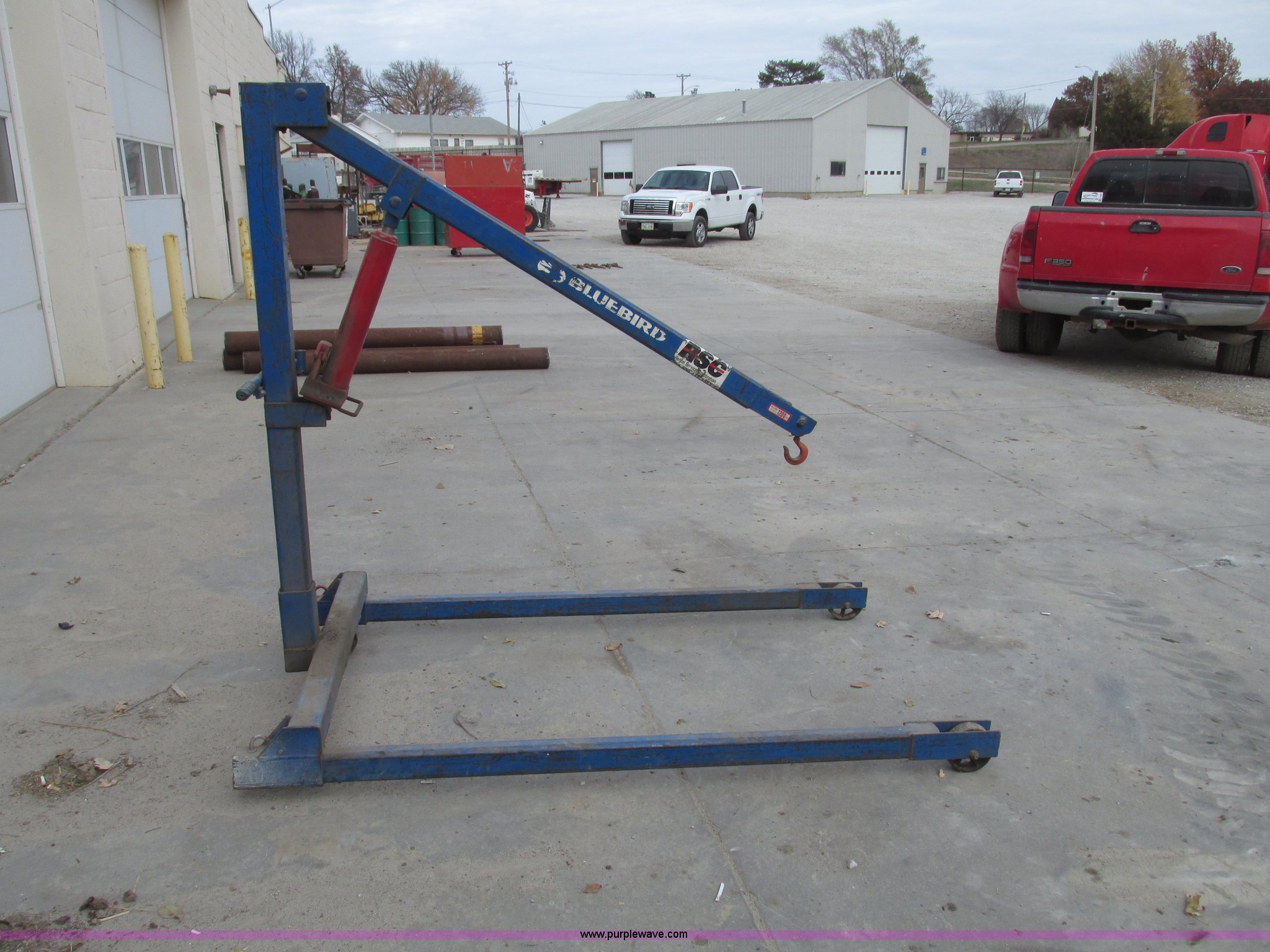 Blue Bird 1,200 lbs knock down engine hoist in Beatrice, NE | Item ...