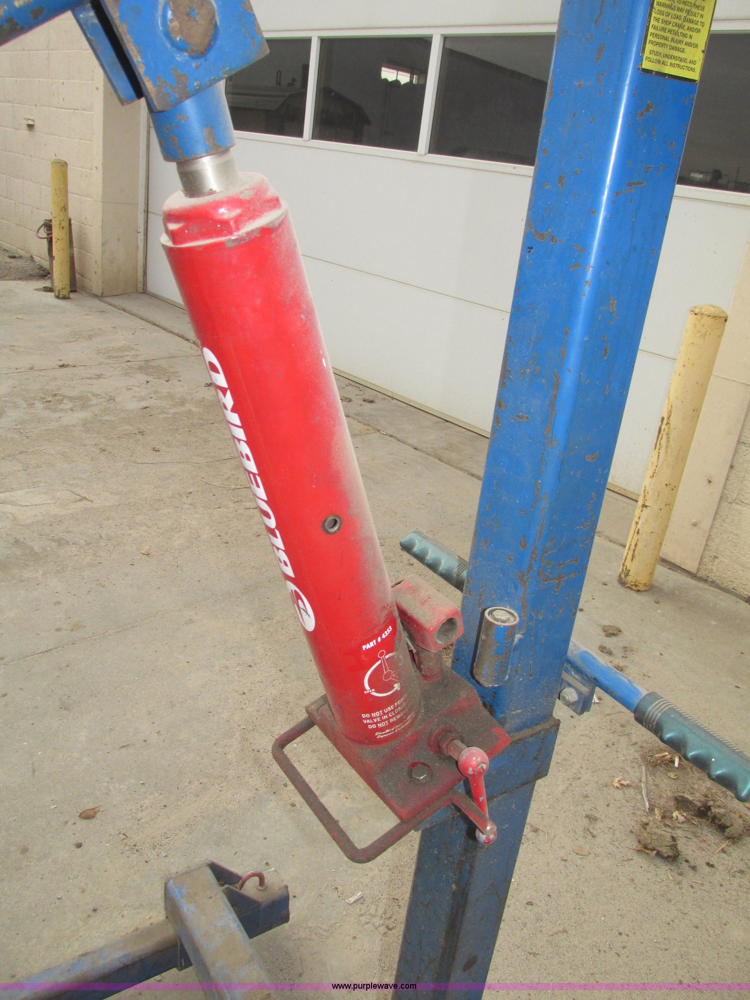Blue Bird 1,200 lbs knock down engine hoist in Beatrice, NE | Item ...