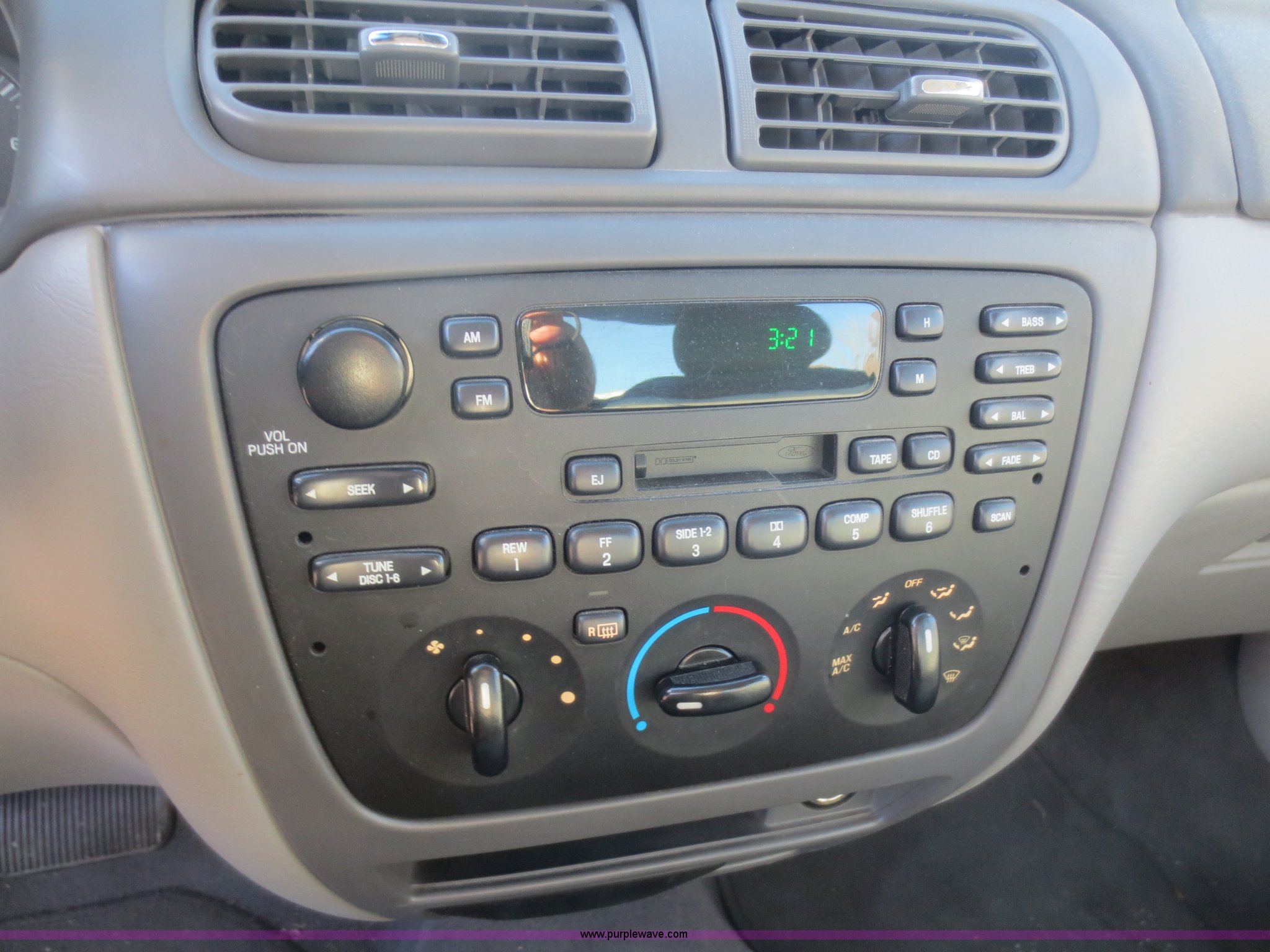 2003 Ford Taurus SE in Pittsburg, KS | Item I2151 sold | Purple Wave