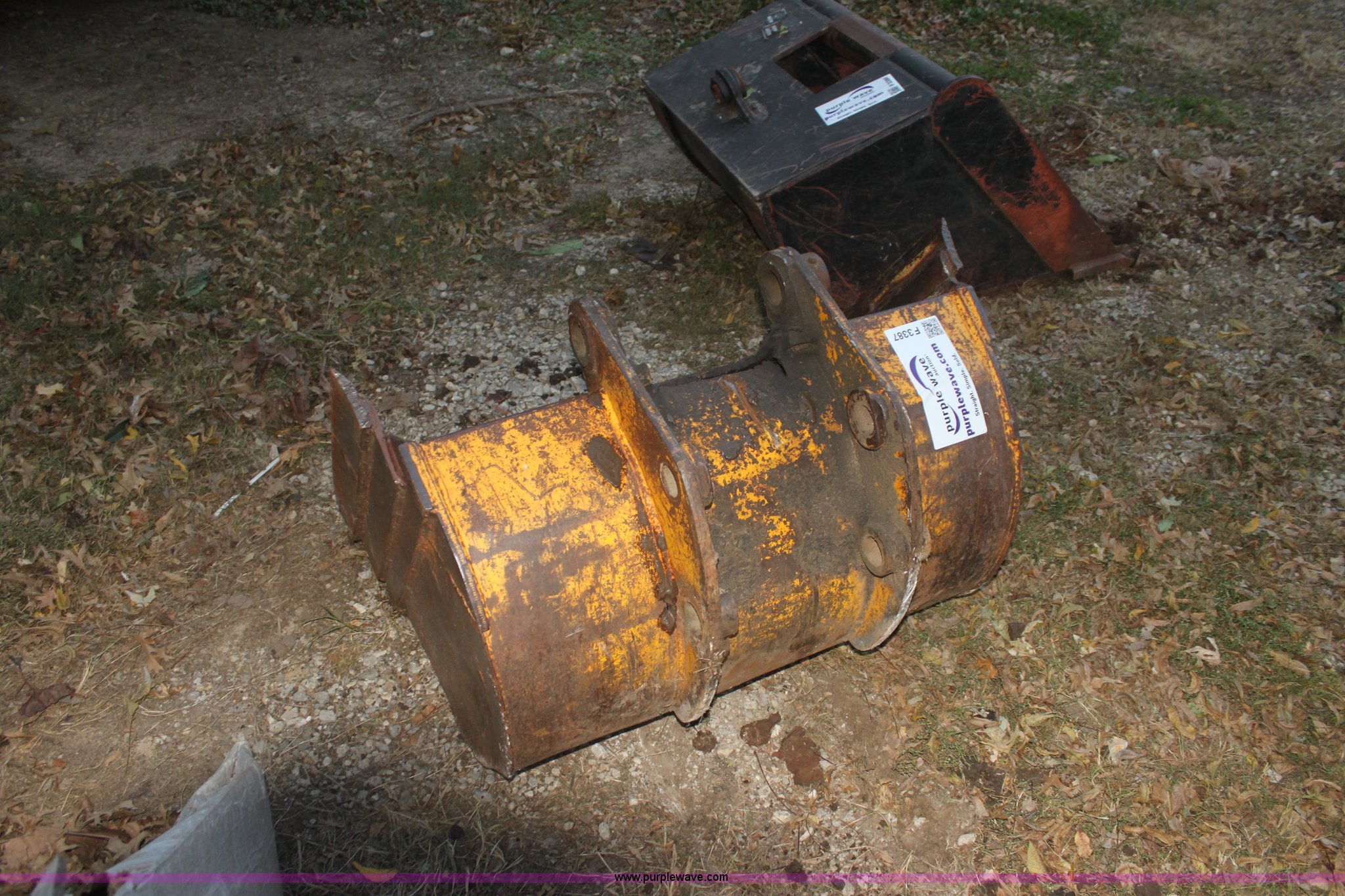 39" grave bucket in Winfield, KS | Item F3387 sold | Purple Wave
