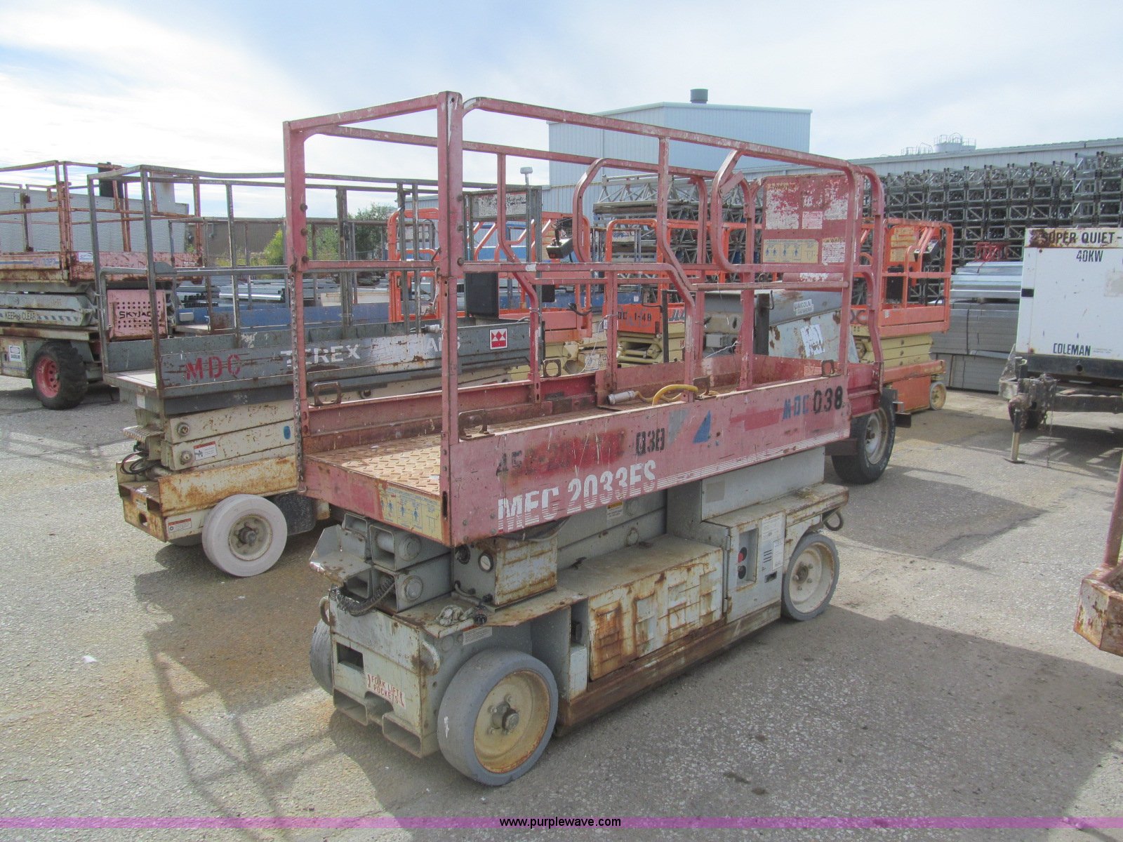 1997 Mec 2033ES scissor lift in Wichita, KS | Item I8706 sold | Purple Wave