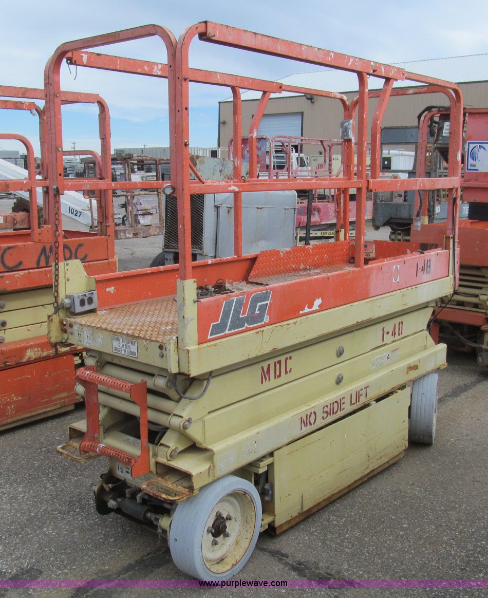 1998 JLG 2032E2 scissor lift in Wichita, KS | Item I8712 sold | Purple Wave