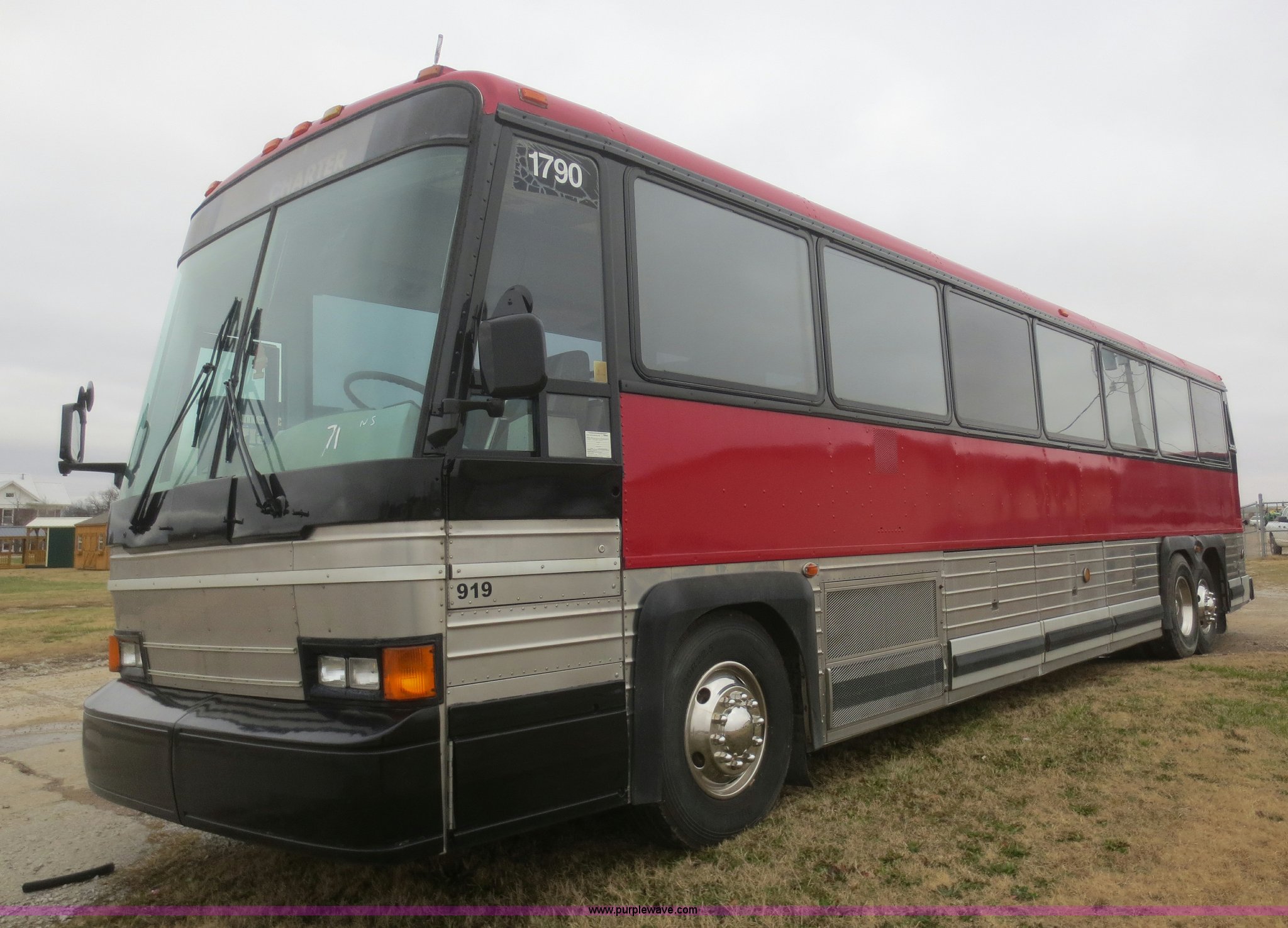 1986 MCI 102-A3 tour bus in Dewey, OK | Item D1290 sold | Purple Wave