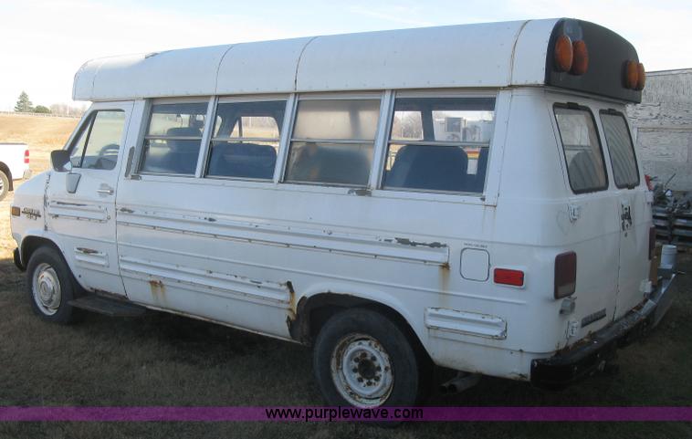 1989 Chevrolet G30 van in Hutchinson, KS | Item H9302 sold | Purple Wave