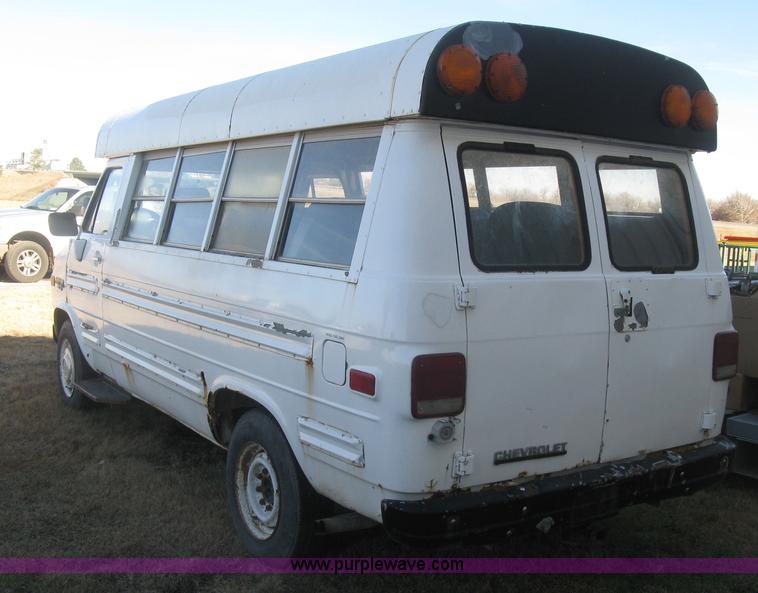 1989 Chevrolet G30 van in Hutchinson, KS | Item H9302 sold | Purple Wave