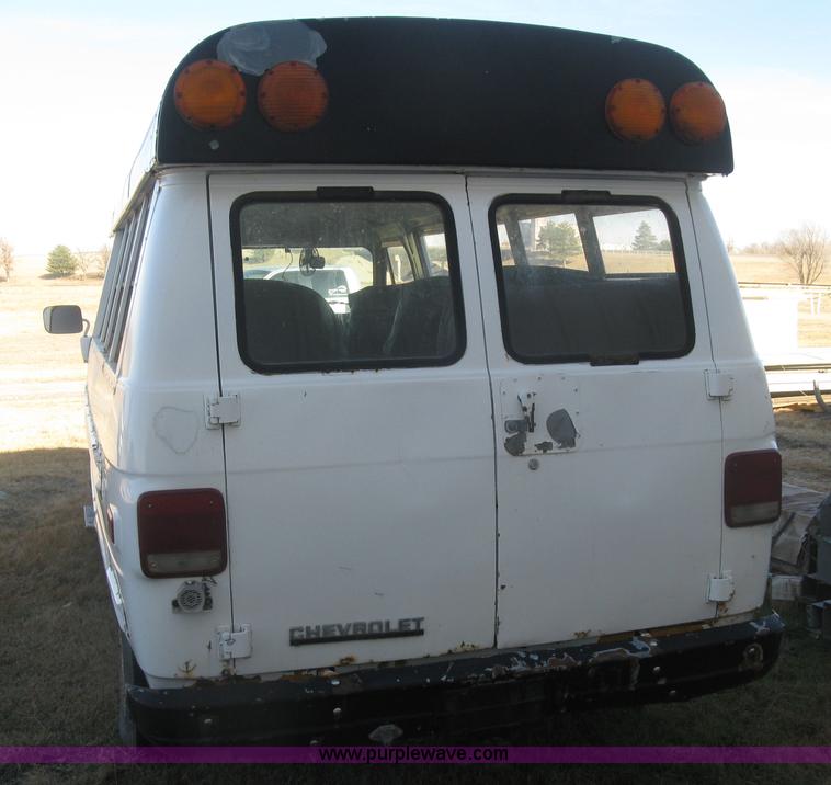 1989 Chevrolet G30 van in Hutchinson, KS | Item H9302 sold | Purple Wave