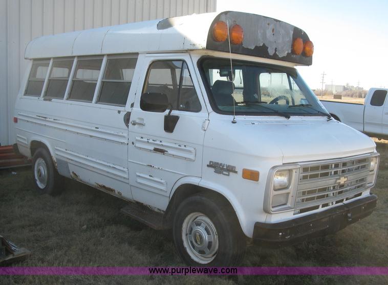 1989 Chevrolet G30 van in Hutchinson, KS | Item H9302 sold | Purple Wave