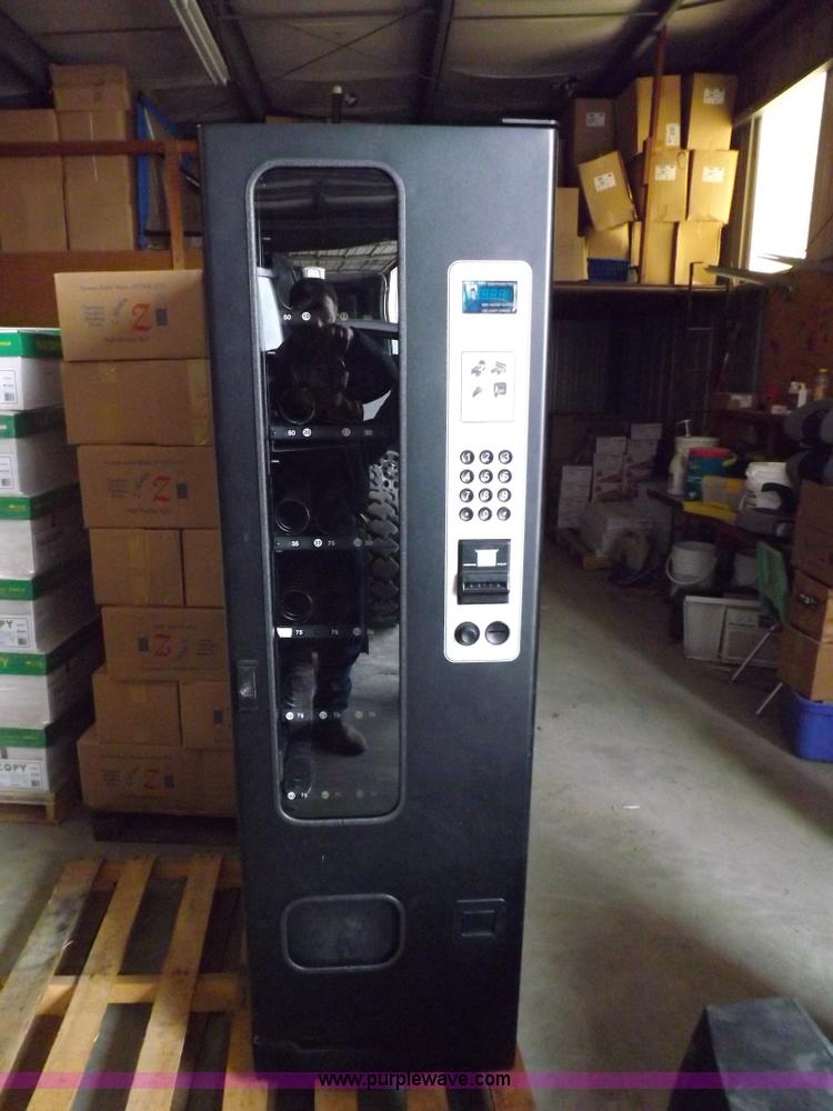 FSI 3506 vending machine in Montezuma, KS | Item K3023 sold | Purple Wave