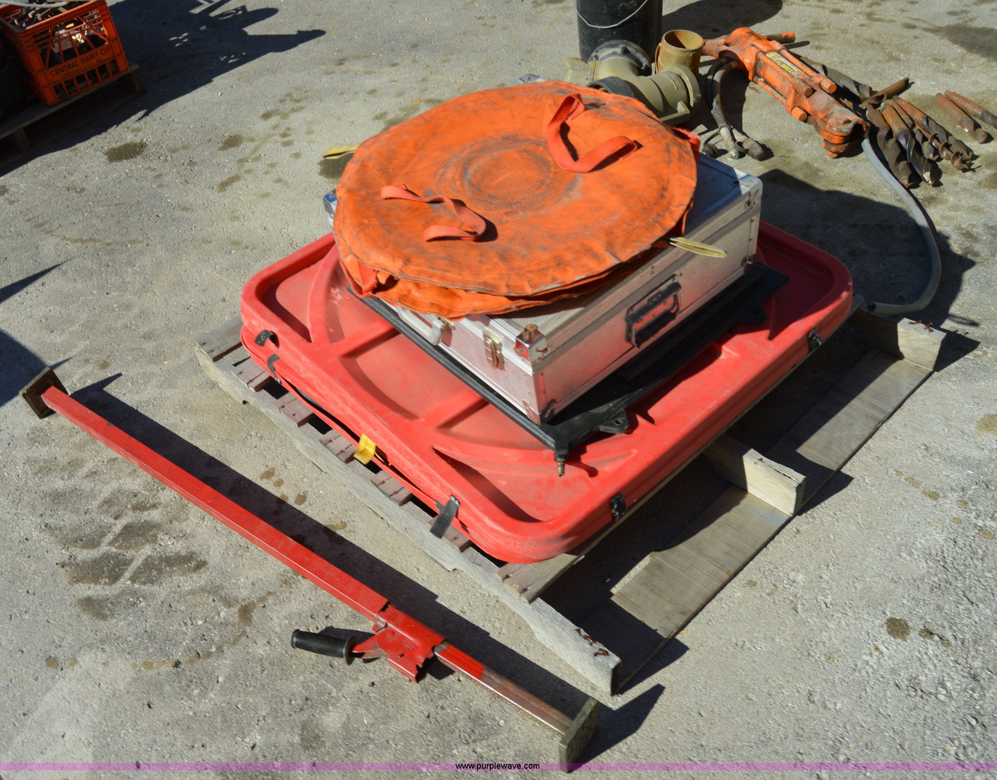 Assorted pneumatic pillow/jacks in North Kansas City, MO | Item Z9053 ...