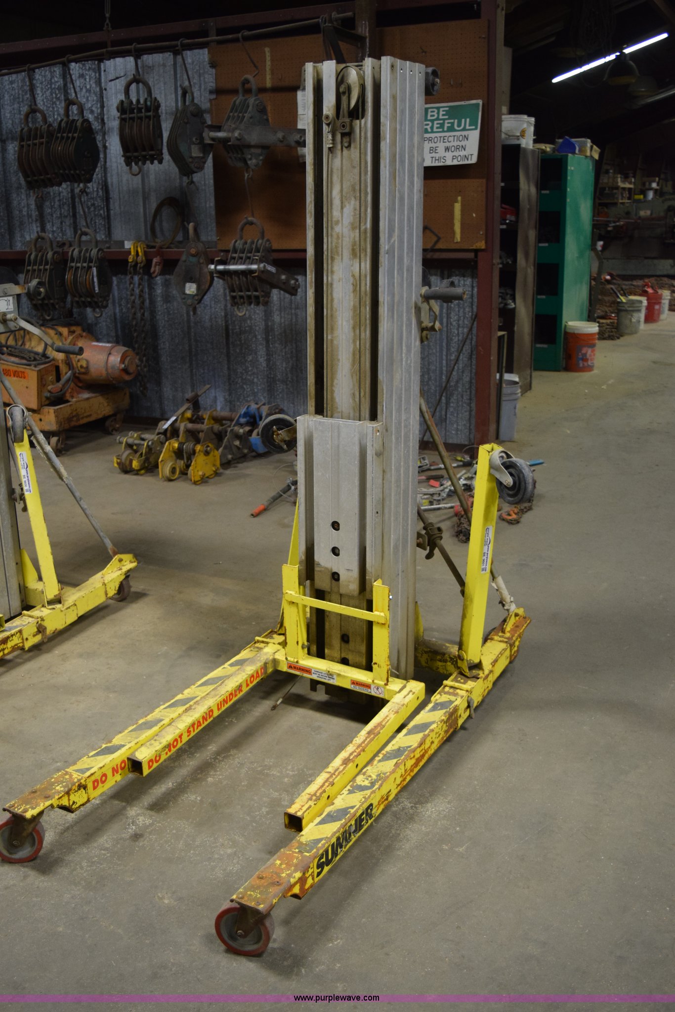 Sumner 2020 manual material lift in Hutchinson, KS | Item BE9601 sold ...