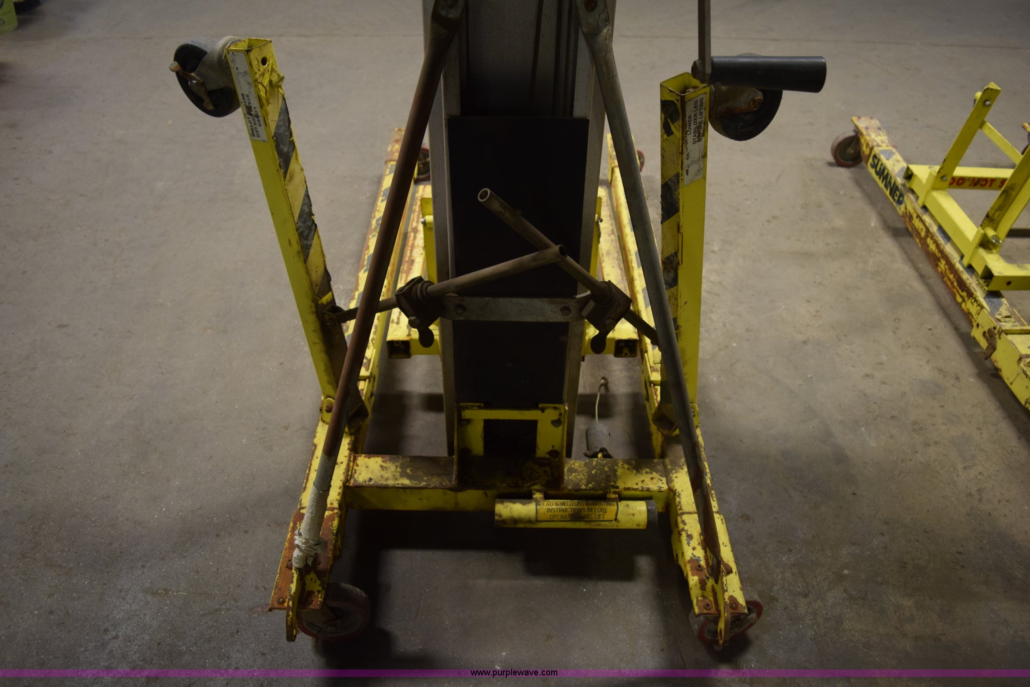 Sumner 2020 manual material lift in Hutchinson, KS | Item BE9601 sold ...