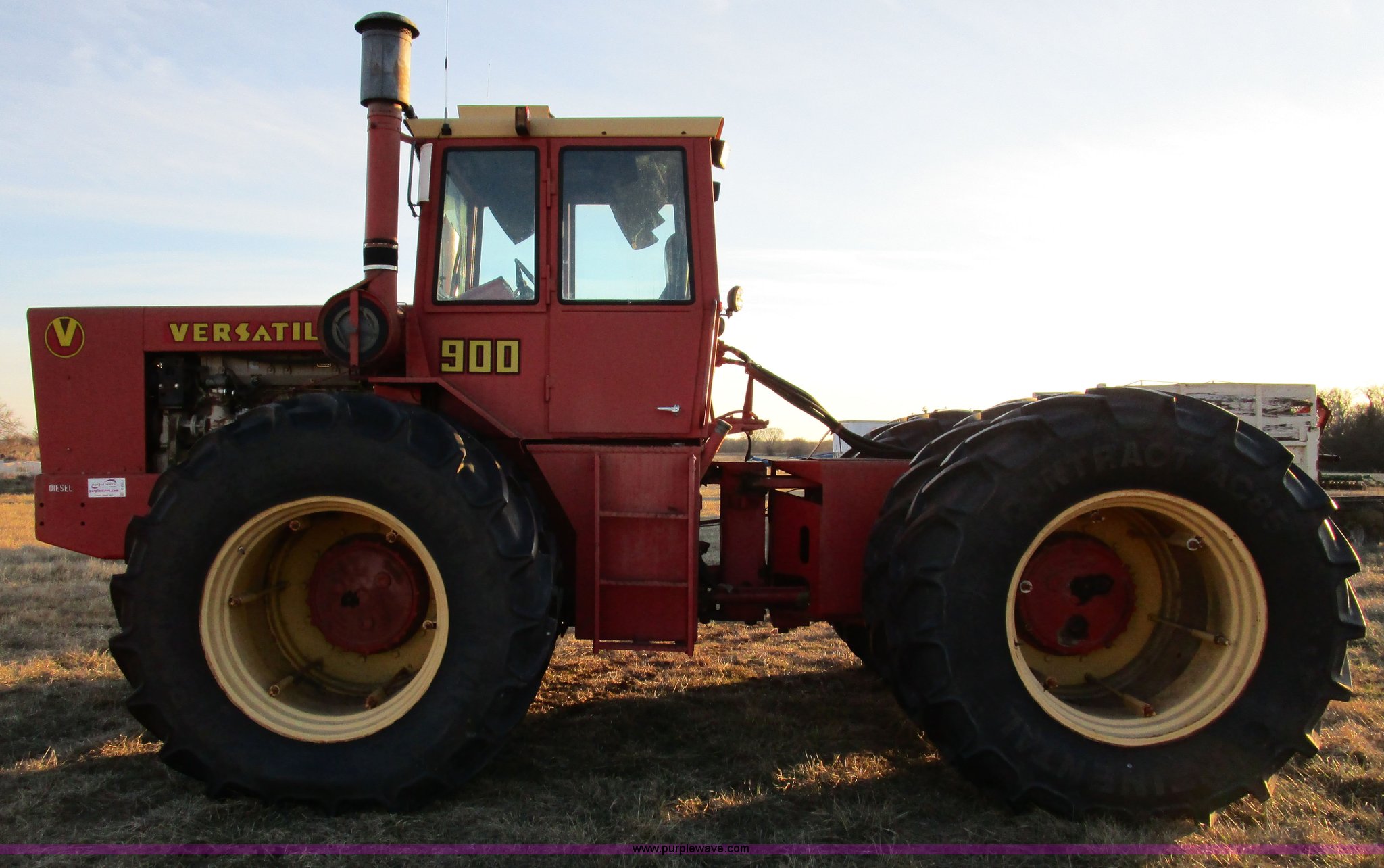 1973 Versatile 900 4WD tractor in Walnut, KS | Item D2251 sold | Purple ...