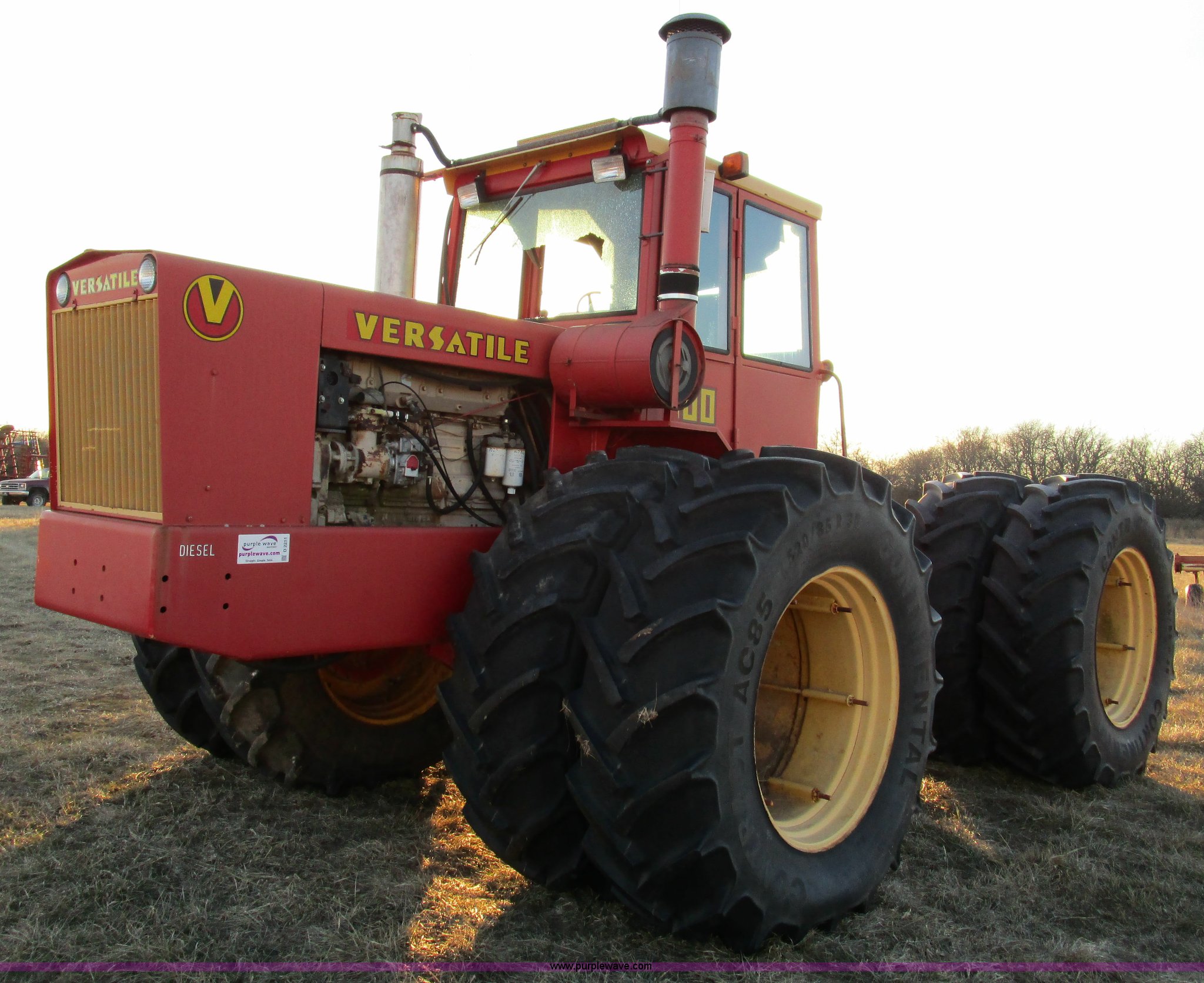 1973 Versatile 900 4WD tractor in Walnut, KS | Item D2251 sold | Purple ...