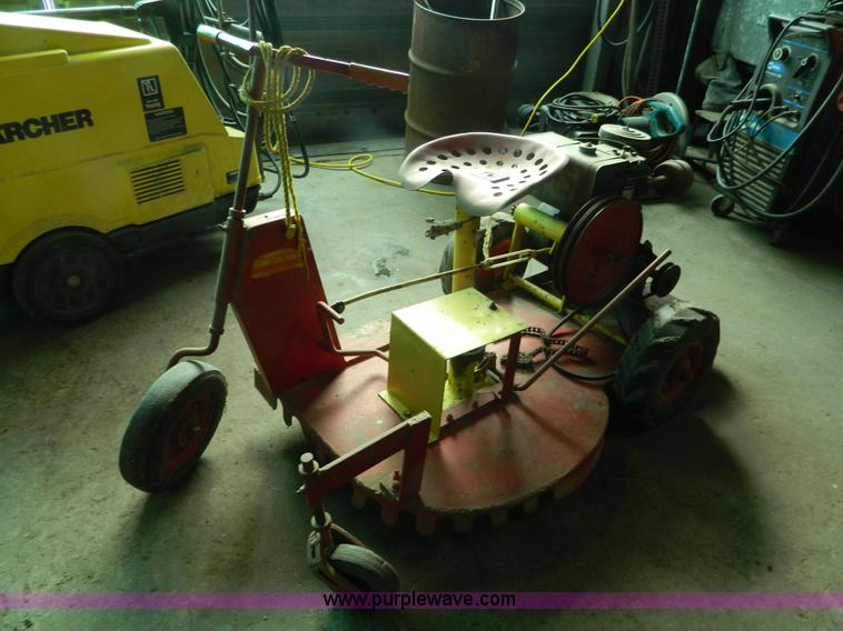 Virginia Wonder mower in Hays, KS | Item AQ9350 sold | Purple Wave