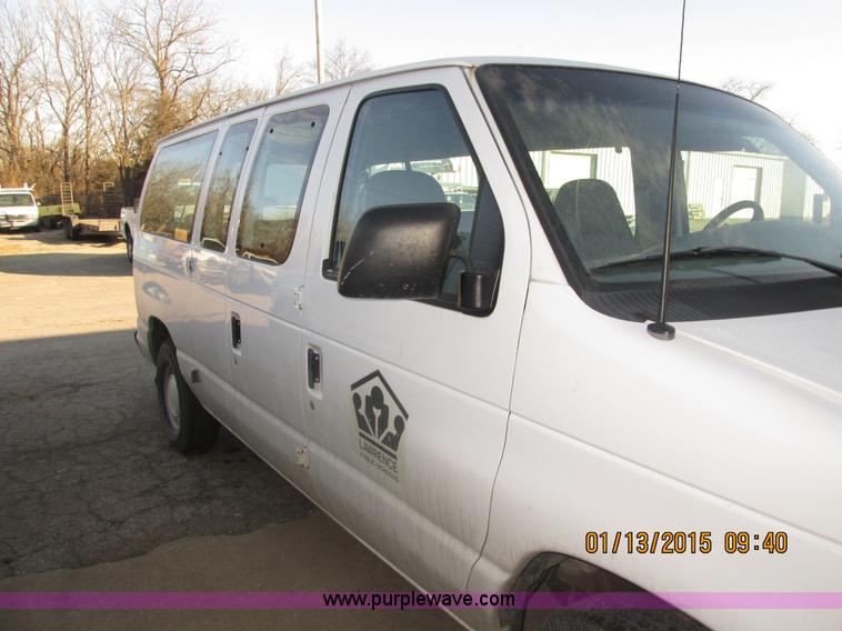 2002 Ford Econoline E150 XL passenger van in Lawrence, KS | Item D1375 ...